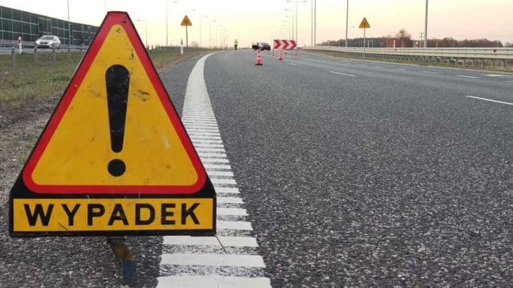 Karambol na DK16. Droga całkowicie zablokowana