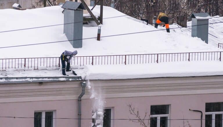 Do 5 tysięcy kary za zaśnieżony dach? Zima wystawia właścicieli na próbę