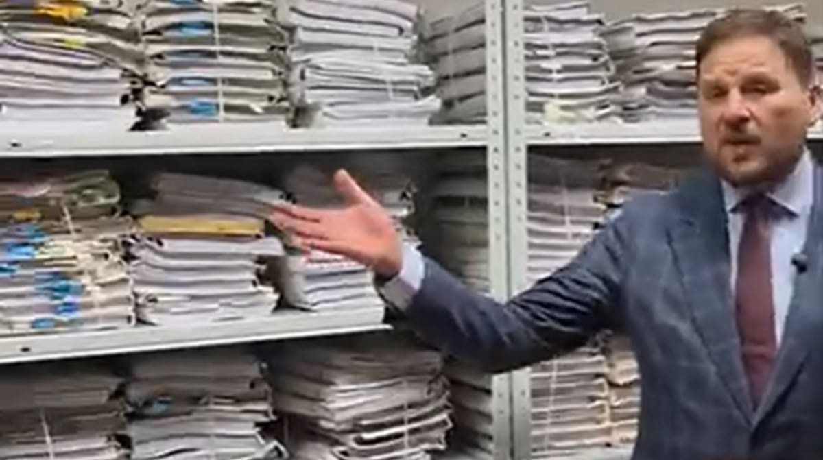 Rekordowa sprawa w Olsztynie. 1600 tomów akt przywieziono do sądu ...