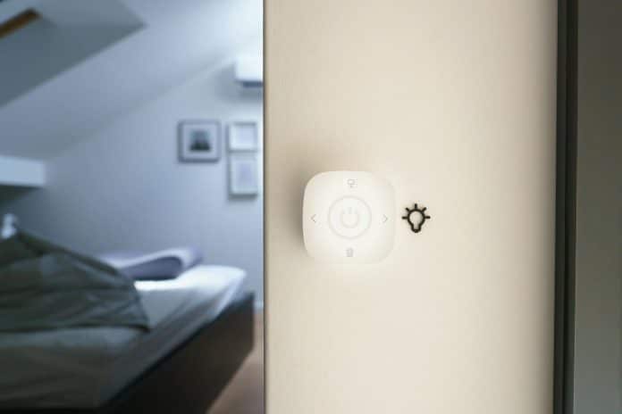 Włączniki Wi-Fi i Zigbee — jak zbudować inteligentny dom bez kucia ścian?